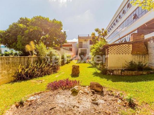 Terreno, 3 dormitórios, 630 m², em Menino Deus