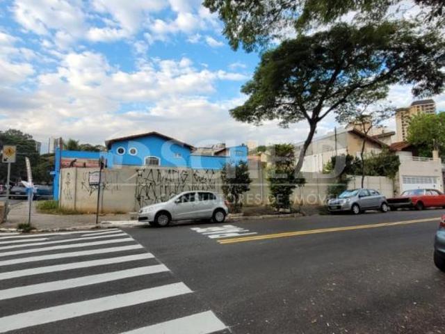 Terreno 450 m² no Alto da Boa Vista para venda!