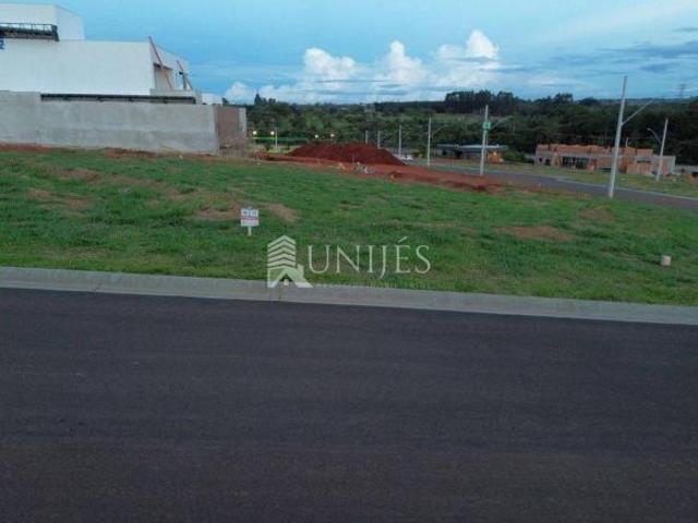 Terreno 450m² na Avenida Condominio Golden Park