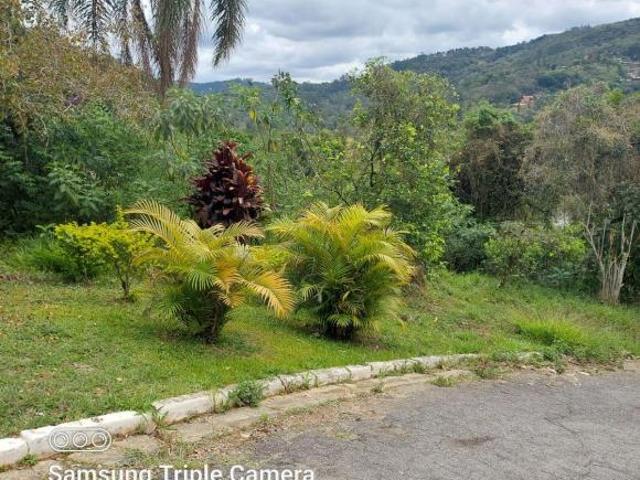 Terreno 460m² ótima localiz. 200m da rodovia topografia plana e declive médio 35 min da Capital