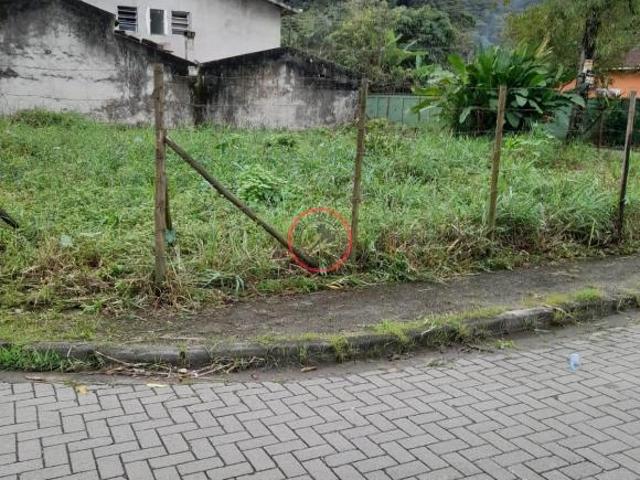TERRENO 400 MT, DE ESQUINA EM RUA BLOQUETADA A VENDA EM BOISSUCANGA