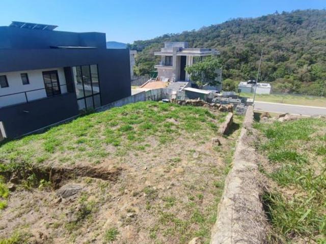 Terreno de 420 m² a venda no Condomínio Altavis