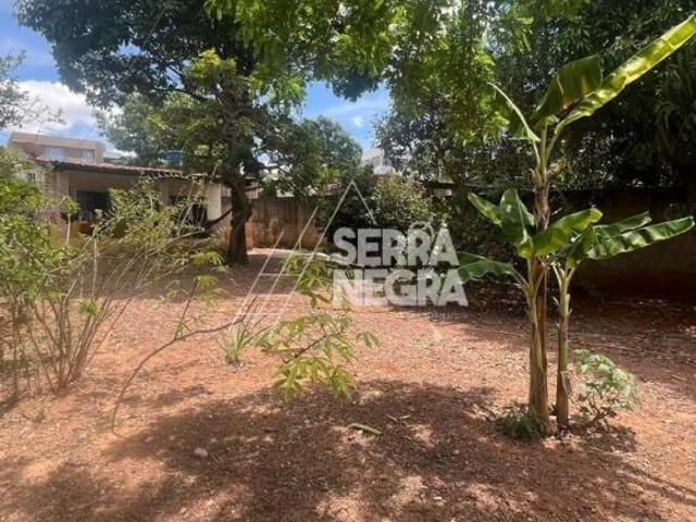TERRENO 600M² COM EDICULA CONDOMINIO FECHADO ARNIQUEIRAS