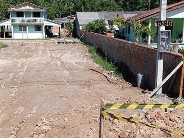 Terreno 700 m² de frente para a Alexandra/ Matinho