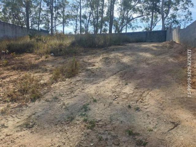 Terreno 852m², topogr Aclive leve, Condomínio, 30 min da Capital, fácil acesso, asfalto, Natureza