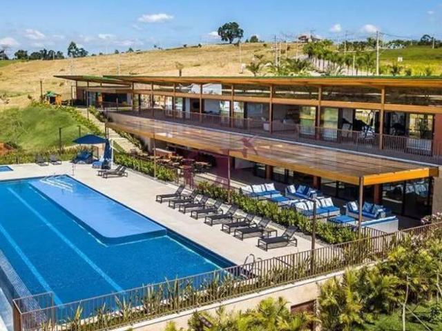 Terreno 869 m² com declive no Condomínio Terras da Alvorada