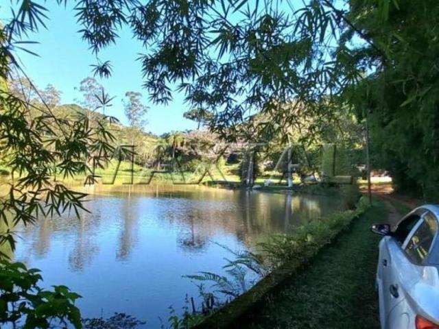 Terreno 97.000m² na região de Cotia possui uma fonte de água mineral, regulamentada