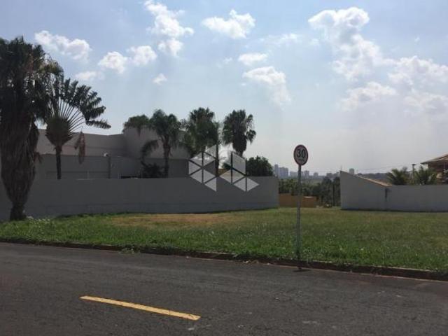 TERRENOA Á VENDA NO CONDOMÍNIO ROYAL PARK