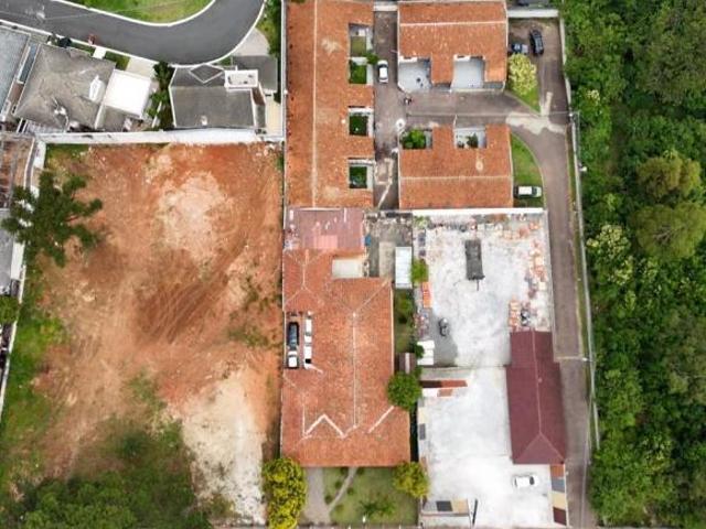 Terreno/Área com 1.200,00m² em SANTA FELICIDADE com 02 casas comerciais e 08 residenciais