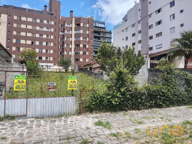 Terreno/Área no Ahú de 651 m²