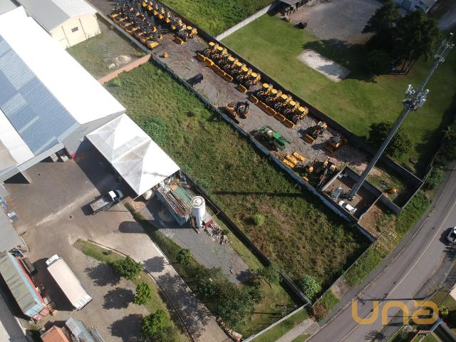 Terreno/Área no Orleans de 3235 m²