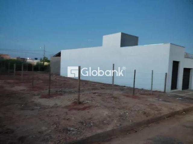 Terreno/Lote em Montes Claros, no bairro Loteamento Novo Primavera, à venda