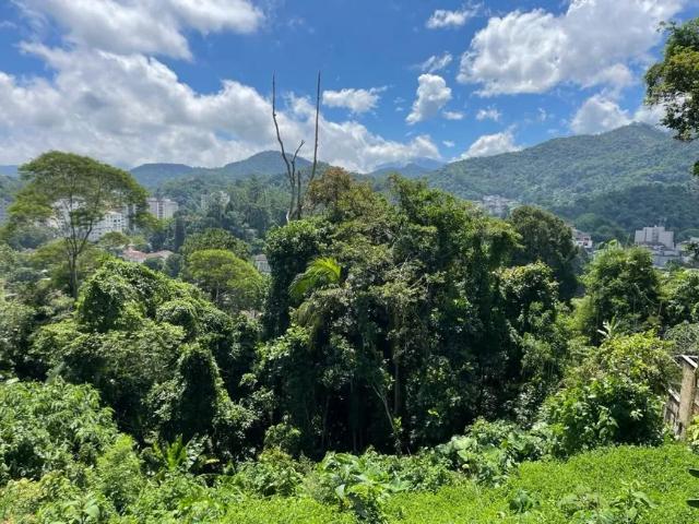 Terrenos a venda no centro histórico de Petrópolis com vista privilegiada para a Catedral e Av. Koel