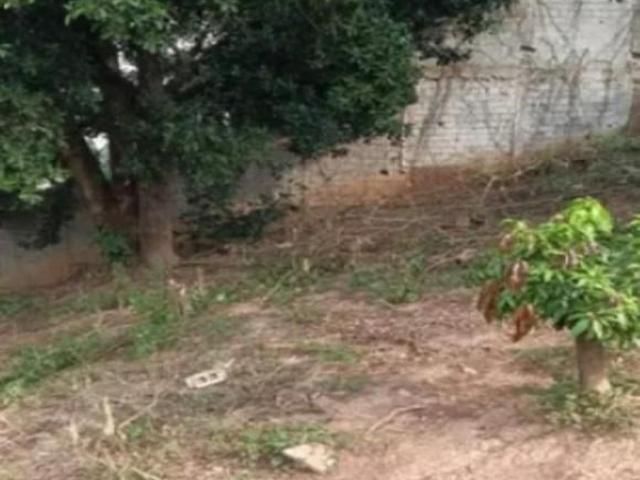 Terrenos à venda no Jardim Leônidas Moreira com 757m²
