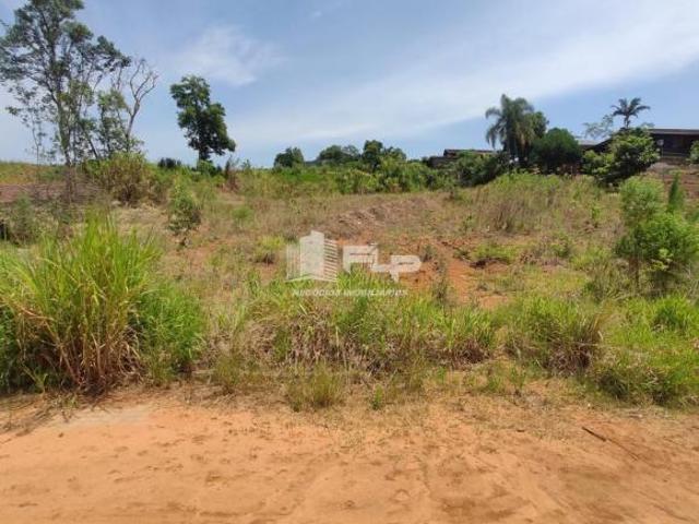 TERRENOS AMPLOS NO CANTO DO RIO