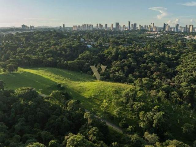 Terrenos em condomínio fechado no Campo Comprido