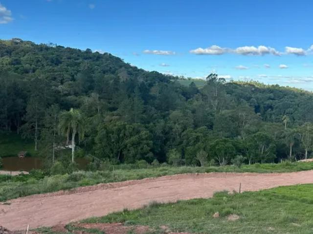 Terrenos liberado pra em Ibiúna condomínio fechado!