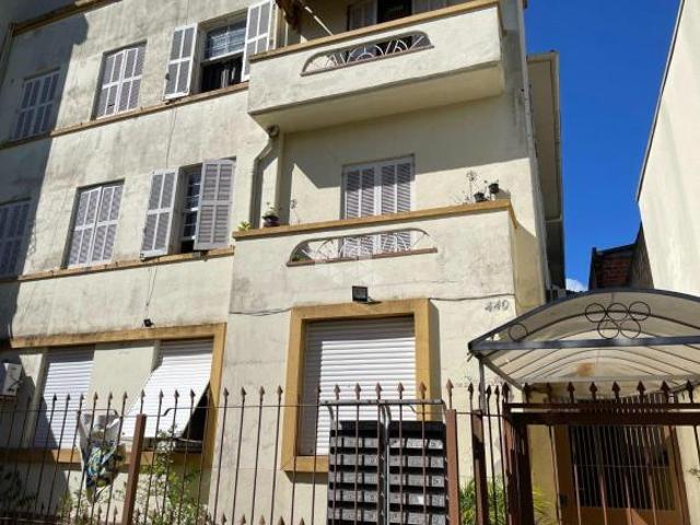 Térreo, reformado, desocupado. 77,98m² de área útil