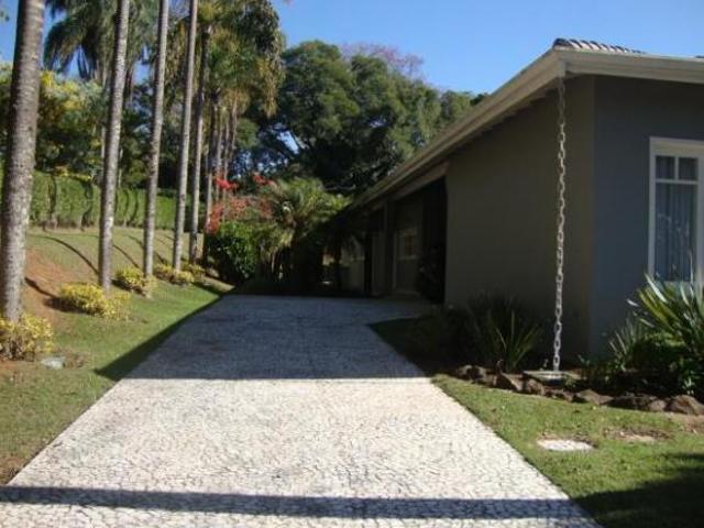 Térrea, 03 suítes, aquecimento solar Jardim das Palmeiras/Brag.Paulista/SP