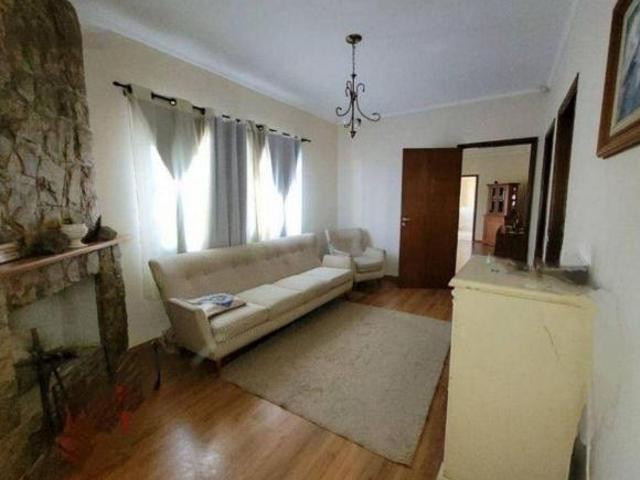 TÉRREA COM EDÍCULA E PISCINA, BAIRRO ALTO PADRÃO, NUMA RUA TRANQUILA