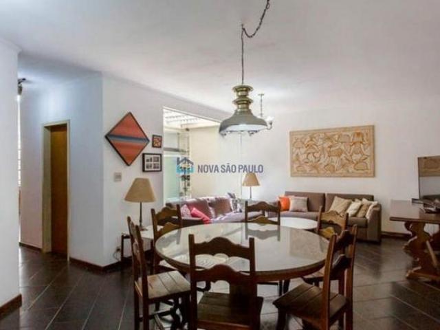 Térrea com 4 dorms, quintal e piscina em Moema ? abaixo do valor!