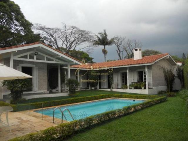 Térrea Piscina, Varanda, Churrasqueira e Jardim