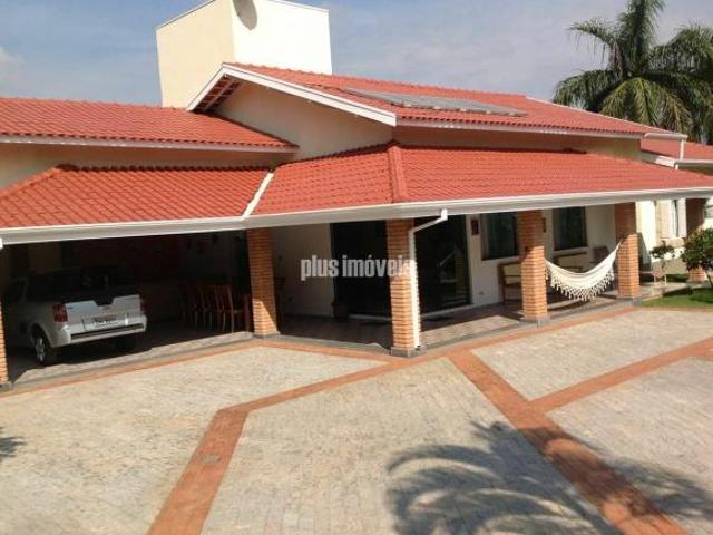 Térrea reformada com aquecimento solar e linda área de lazer