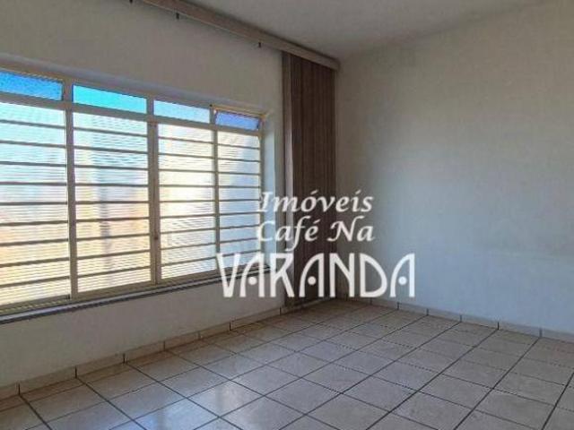 TÉRREA. TRÊS DORMITÓRIOS!