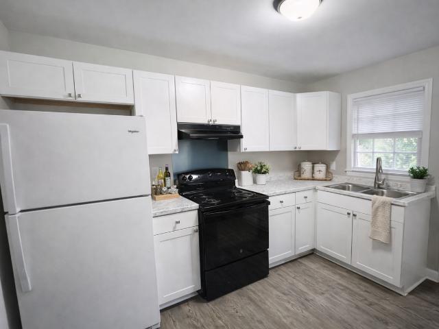 Terrybrook1930 3 Bedroom Apartment for Rent at 1930 Terrybrook Ln, Charlotte, NC 28205 Shamrock