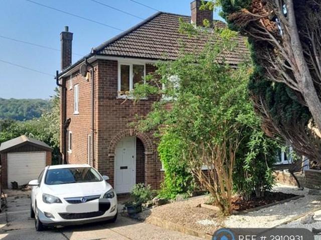 Terryfield Road, High Wycombe, HP13 3 bed semi detached house to rent £1,760 pcm £406 pw