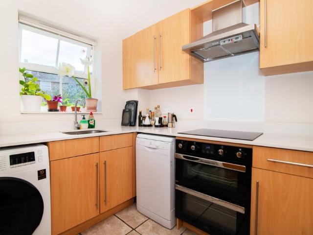 Tersha Street, Richmond, TW9