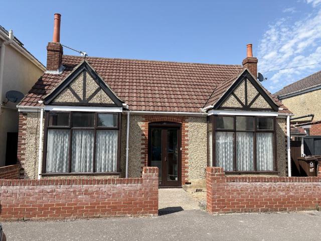 Testcombe Road, Gosport PO12 3 bed detached bungalow to rent £1,395 pcm £322 pw