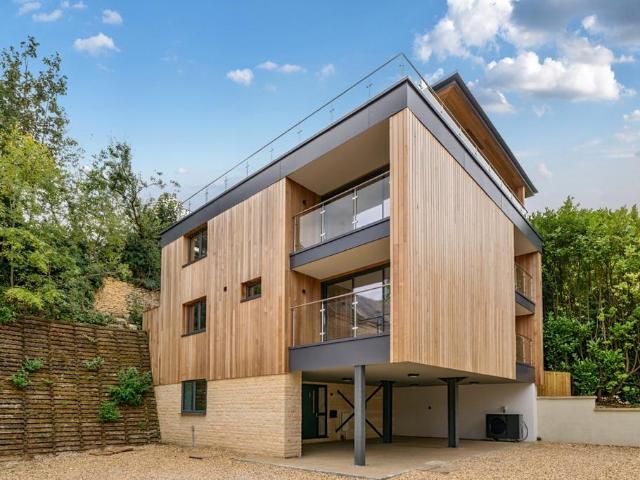 Tetbury Lane Nailsworth GL6 4 bed detached house to rent £5,000 pcm £1,154 pw