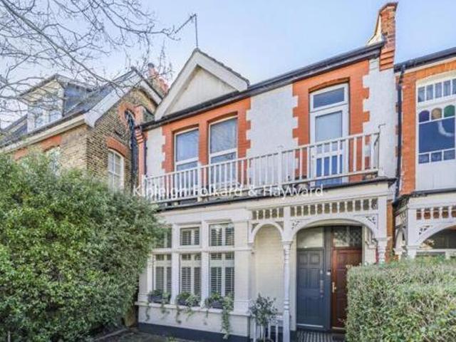 Tetherdown, Muswell Hill, 3 Bedroom Flat