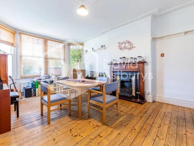 Tetherdown, Muswell Hill, London, N10