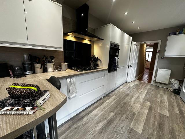 Teversal Avenue, Lenton, Nottingham NG7, 6 bed terraced house to rent, £3,250 pcm | PrimeLocation