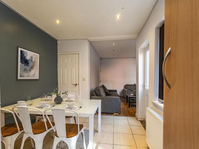 Teversal Avenue, Nottingham, NG7 5 bed terraced house to rent £2,260 pcm £522 pw