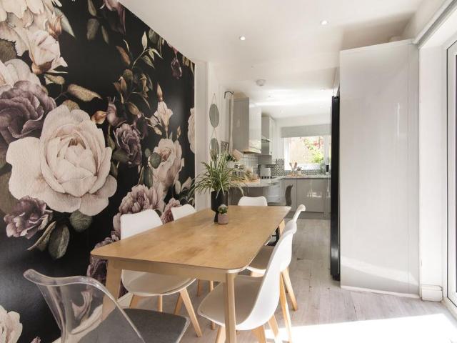 Teversal Avenue, Nottingham, NG7 5 bed terraced house to rent £2,390 pcm £552 pw