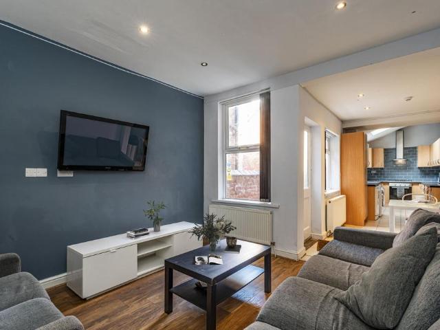 Teversal Avenue, Nottingham, NG7 6 bed terraced house to rent £2,346 pcm £541 pw