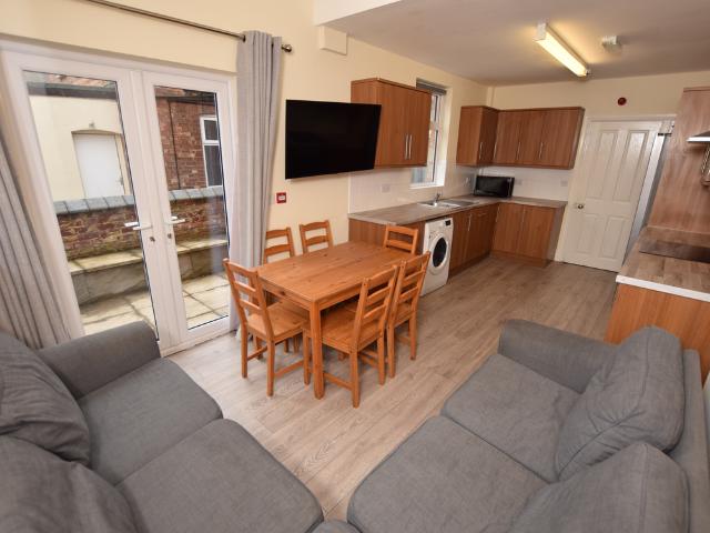 Teversal Avenue Room 5