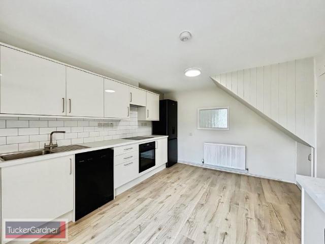 Teversham Drift, Cambridge, CB1 3 bed house to rent £1,950 pcm £450 pw