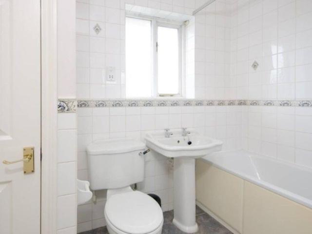 Teviot Close, Guildford, Surrey, GU2