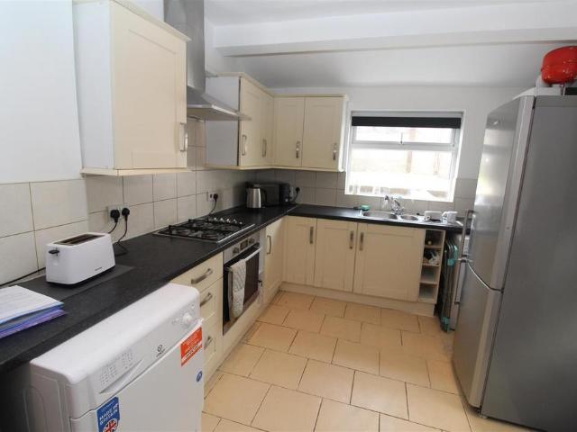 Tewkesbury Street, Cardiff CF24 5 bed house to rent £2,725 pcm £629 pw
