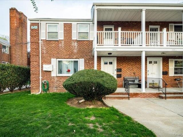 Th A Ave Unit Upper, Glen Oaks, Property For Sale