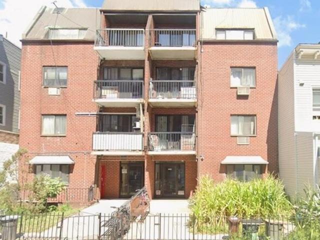 Th Ave Apt B, Woodside, Condo For Sale