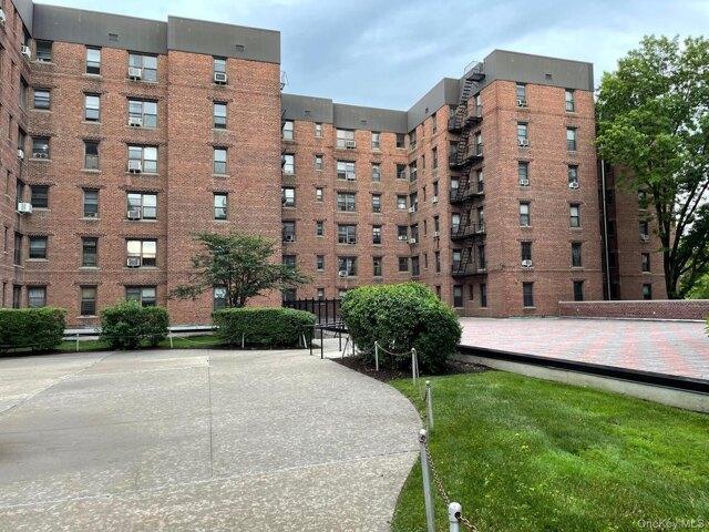 Th Ave Apt G, Corona, Property For Sale