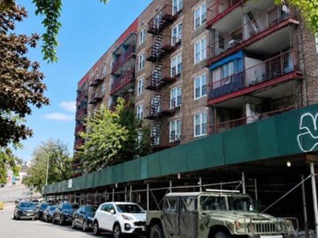 Th Ave Apt P, Elmhurst, Property For Sale