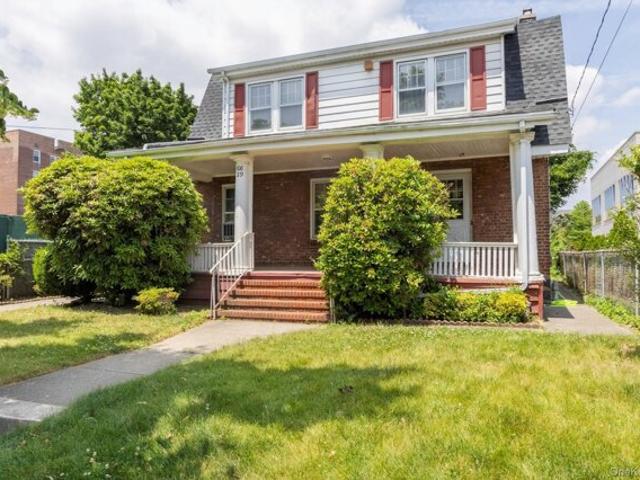 Th Ave, Forest Hills, Home For Sale