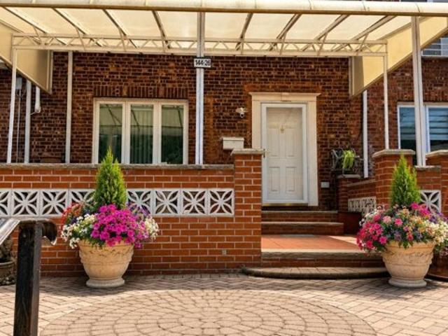 Th Ave, Flushing, Home For Sale