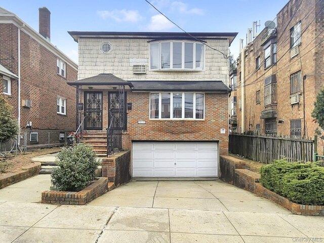 Th Ave, Flushing, Home For Sale